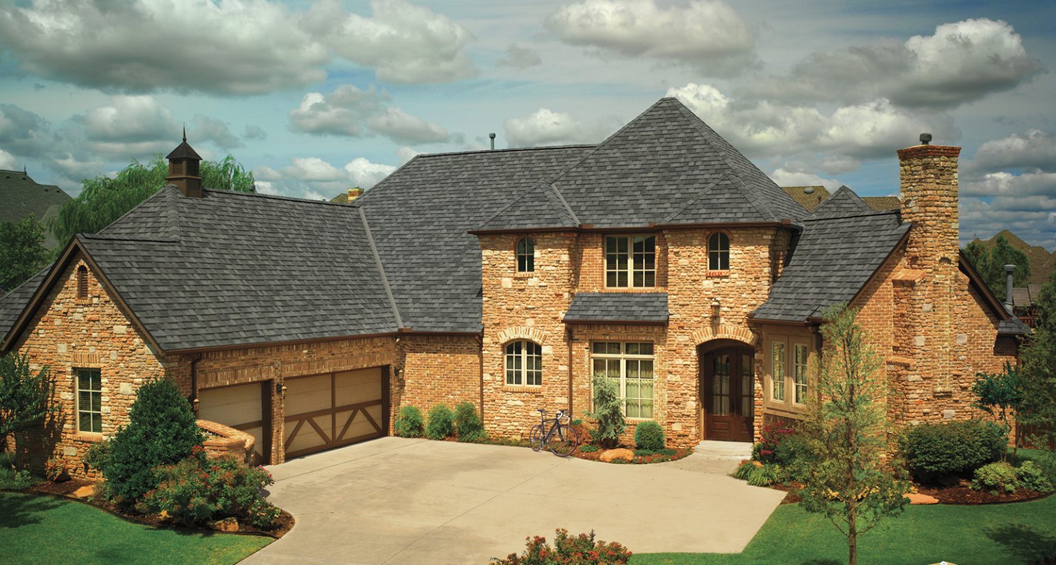 Wood Shakes vs. Shingles: The Pros & Cons